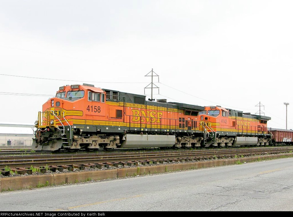 BNSF 4158 and 4142
